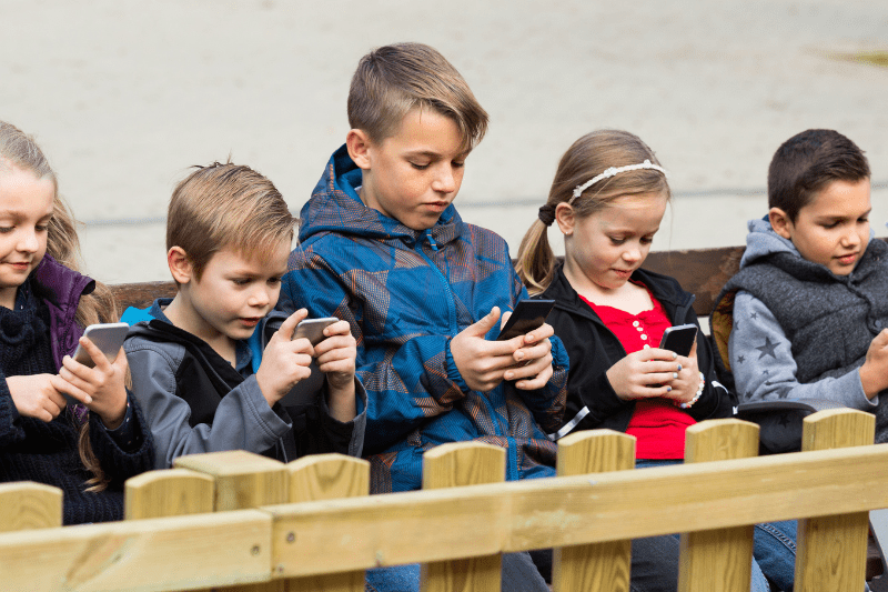 How Much Screen Time is Too Much? Practical Guidelines for Parents ...